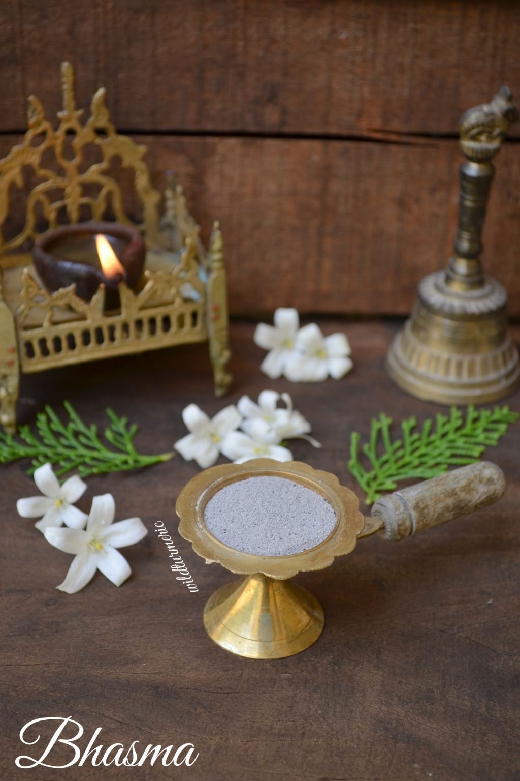 5 Top Benefits & Uses Of Vibhuti (Bhasma | Holy Ash) - Wildturmeric