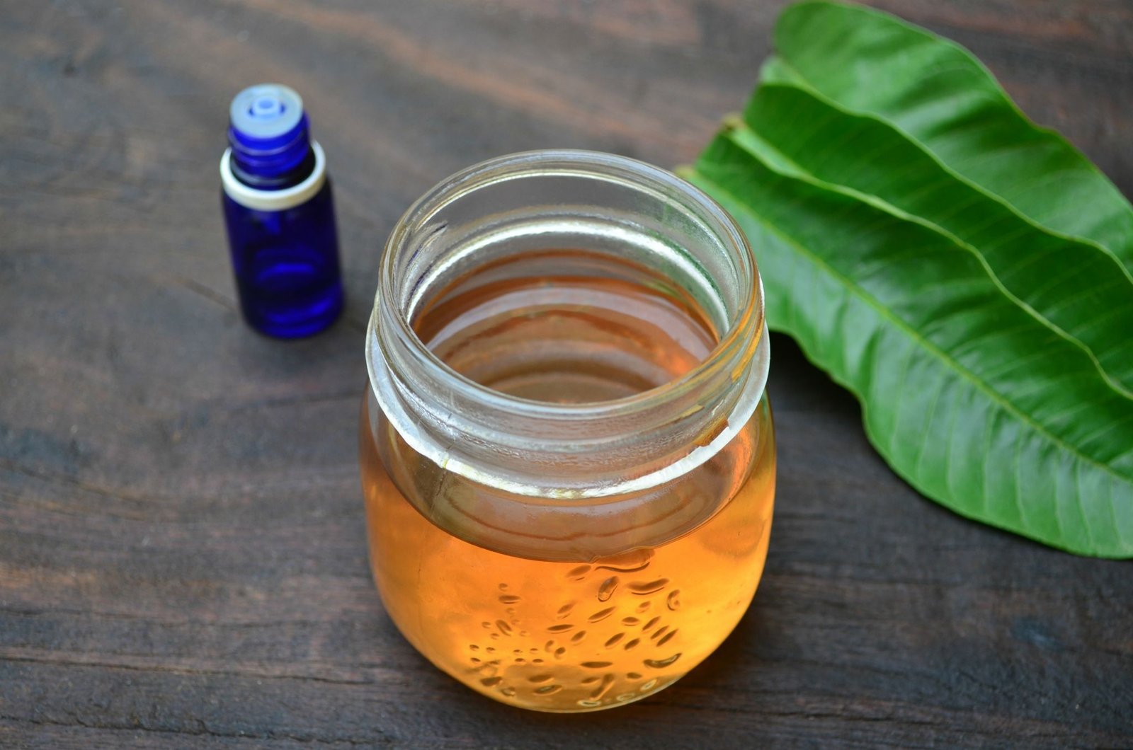 5 Ways To Use Guava Leaves For Hair Growth & Stop Hair Loss - Wildturmeric