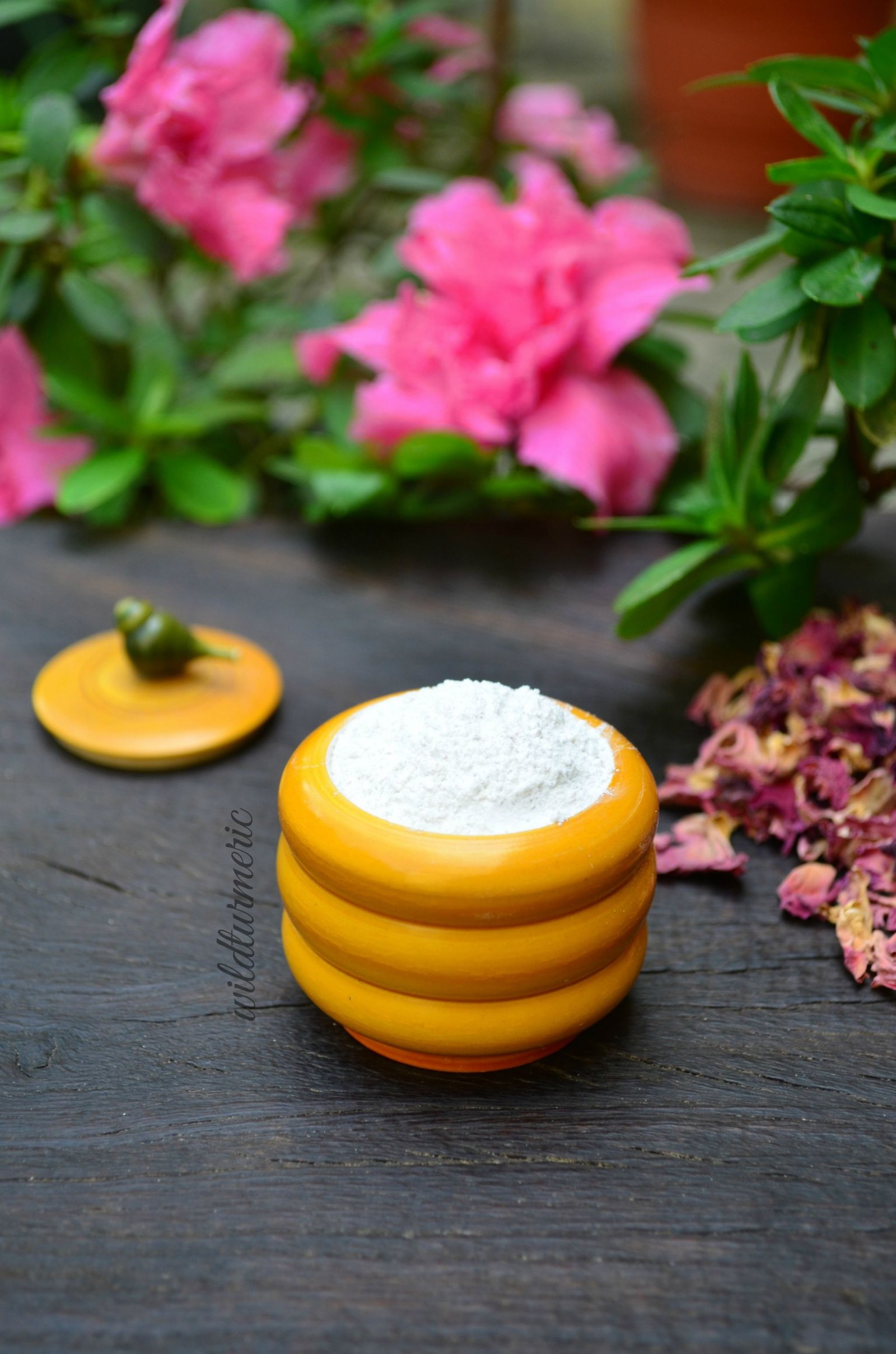 10 Top Uses & Side Effects Of Talcum Powder For Skin, Hair & Home ...