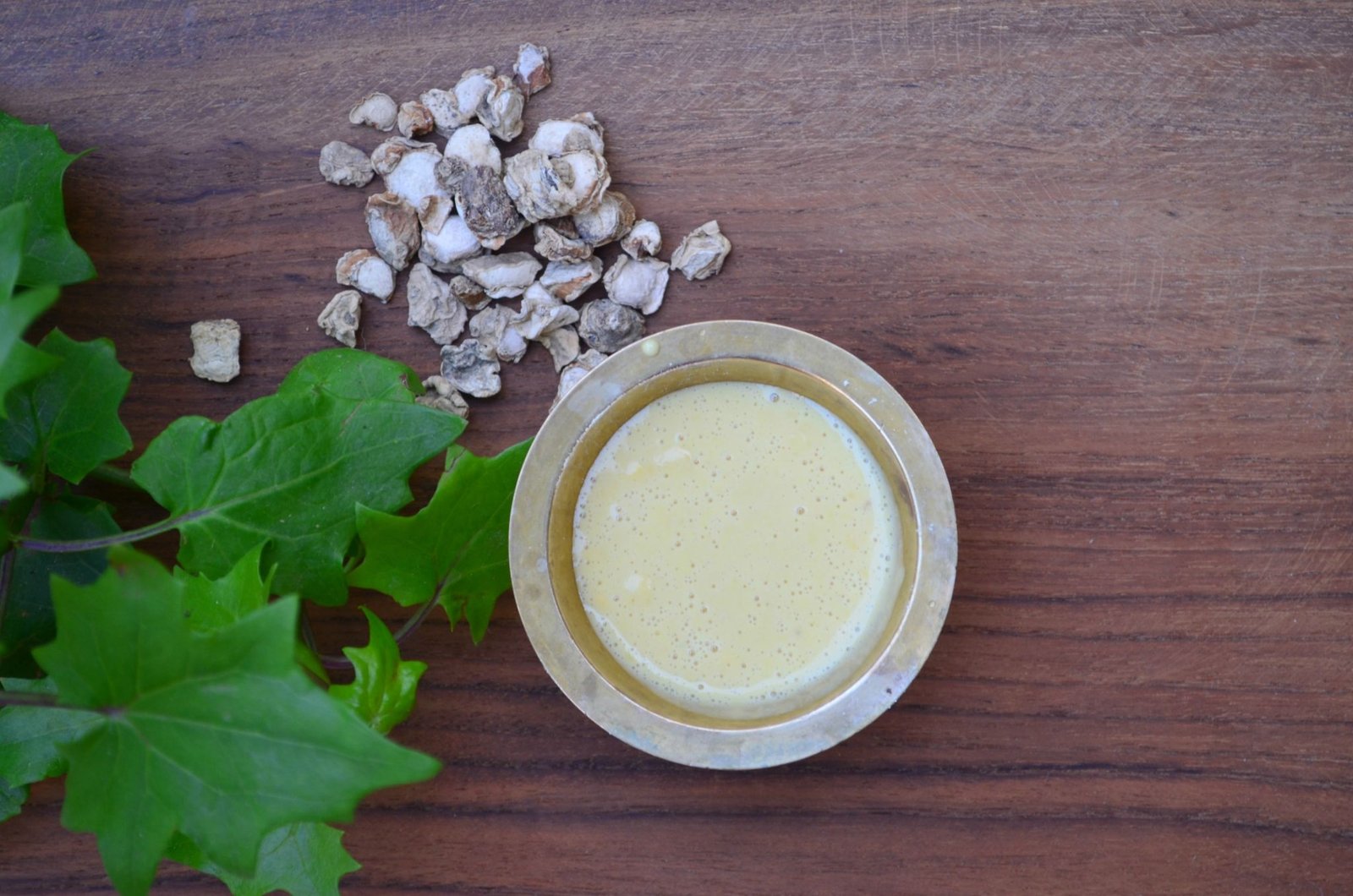 10 Top Uses & Benefits Of White Turmeric (Poolankilangu) For Skin, Hair ...